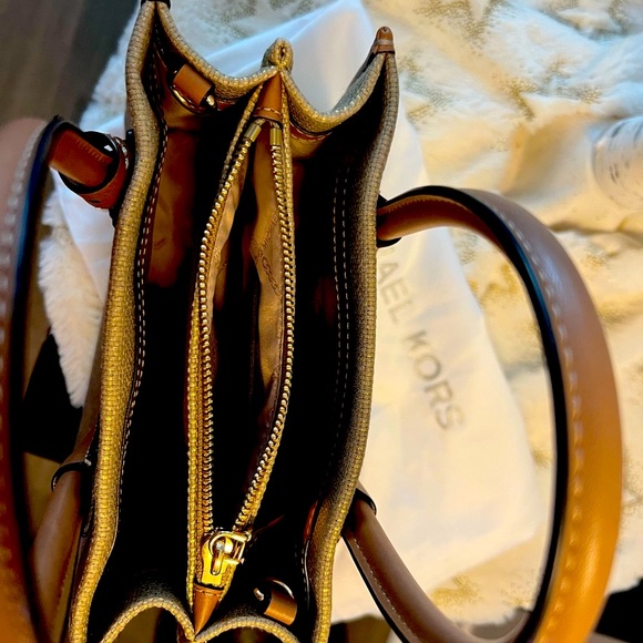 Michael Kors | Bags | Michael Kors Isla Small Tote | Poshmark